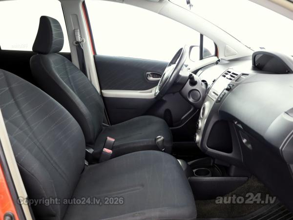 Smilšu krāsa Toyota Yaris 2006 Tallina, ar dzinēja tilpumu 1.30 L un nobraukumu 244 tūkst. km par 2499 €, foto 6 vietnē AUTOMOTO.COM.LV