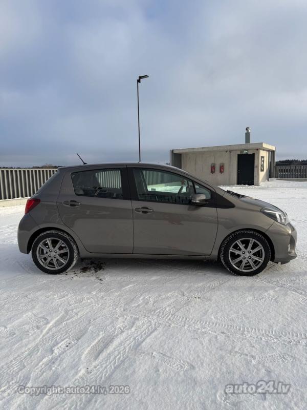 Beige Toyota Yaris 2016 in Tallinn, with an engine capacity of 1.30 L and mileage of 76 thousand km for 9300 €, photo 3 on AUTOMOTO.COM.LV