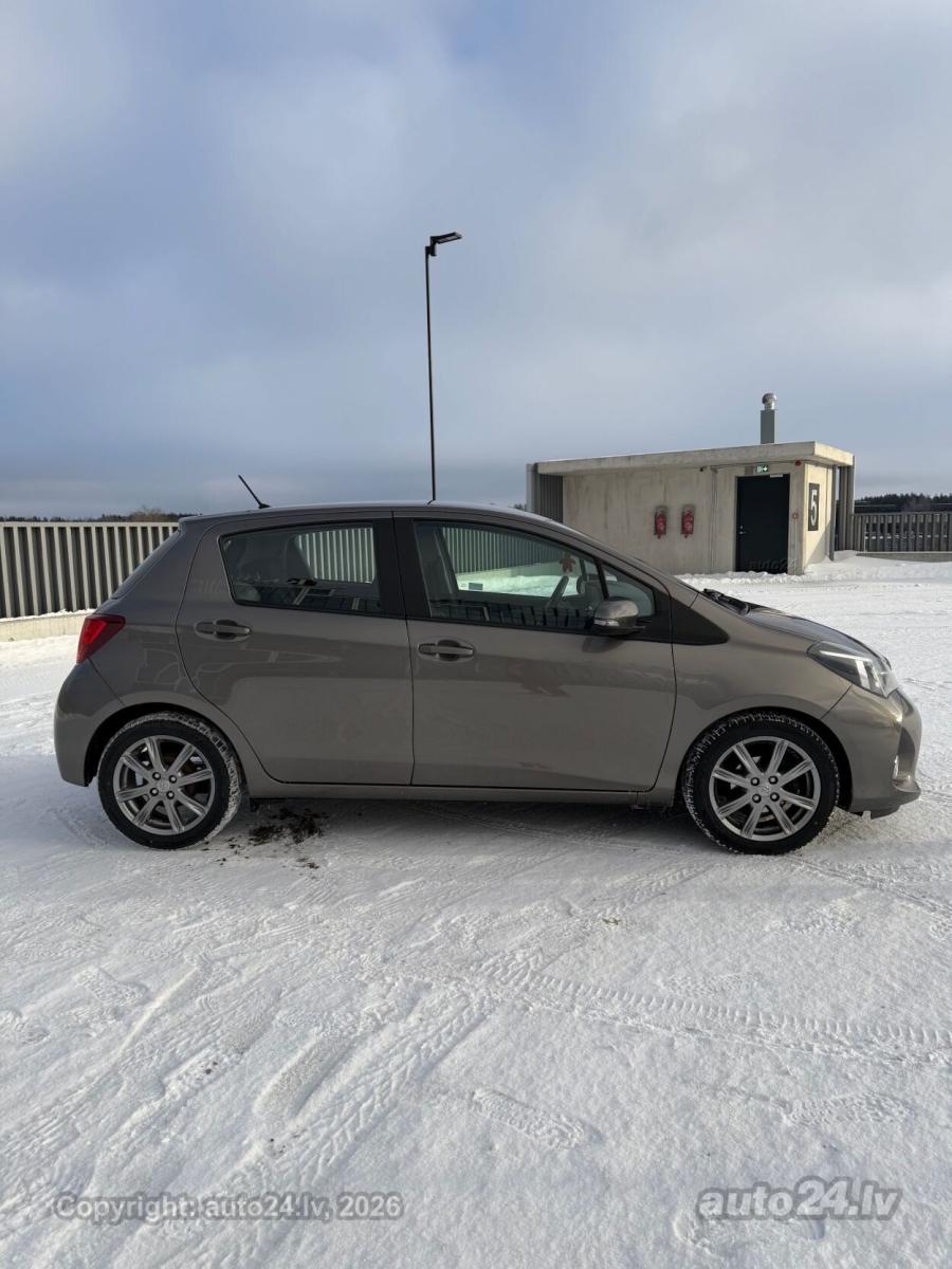 Beige Toyota Yaris 2016 in Tallinn, with an engine capacity of 1.30 L and mileage of 76 thousand km for 9300 €, photo 3 on AUTOMOTO.COM.LV
