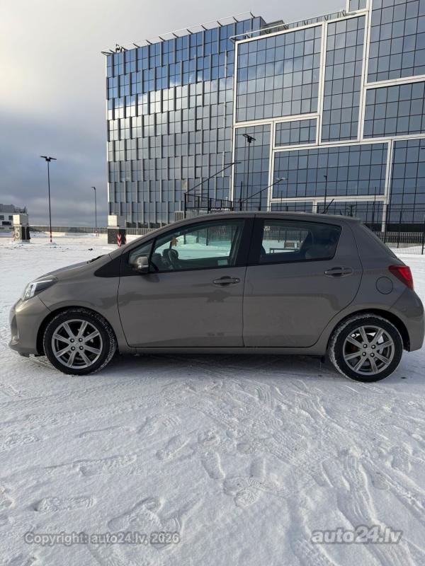 Beige Toyota Yaris 2016 in Tallinn, with an engine capacity of 1.30 L and mileage of 76 thousand km for 9300 €, photo 4 on AUTOMOTO.COM.LV