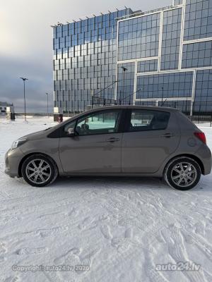 Beige Toyota Yaris 2016 in Tallinn, with an engine capacity of 1.30 L and mileage of 76 thousand km for 9300 €, photo 4 on AUTOMOTO.COM.LV