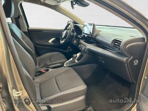 Beige Toyota Yaris 2022 in Parnu, with an engine capacity of 1.50 L and mileage of 41 thousand km for 16290 €, photo 7 on AUTOMOTO.COM.LV
