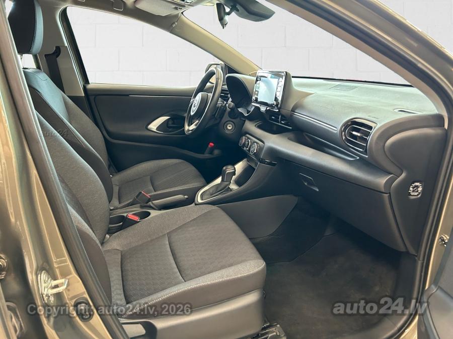 Beige Toyota Yaris 2022 in Parnu, with an engine capacity of 1.50 L and mileage of 41 thousand km for 16290 €, photo 7 on AUTOMOTO.COM.LV