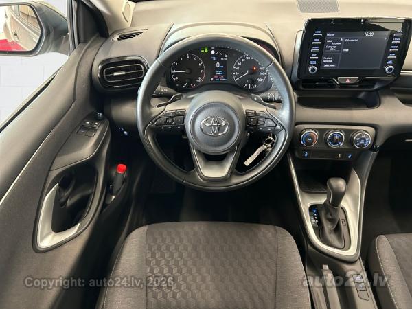 Beige Toyota Yaris 2022 in Parnu, with an engine capacity of 1.50 L and mileage of 41 thousand km for 16290 €, photo 9 on AUTOMOTO.COM.LV