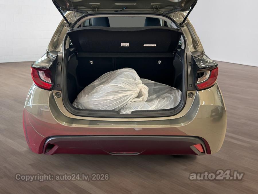 Beige Toyota Yaris 2022 in Parnu, with an engine capacity of 1.50 L and mileage of 41 thousand km for 16290 €, photo 11 on AUTOMOTO.COM.LV