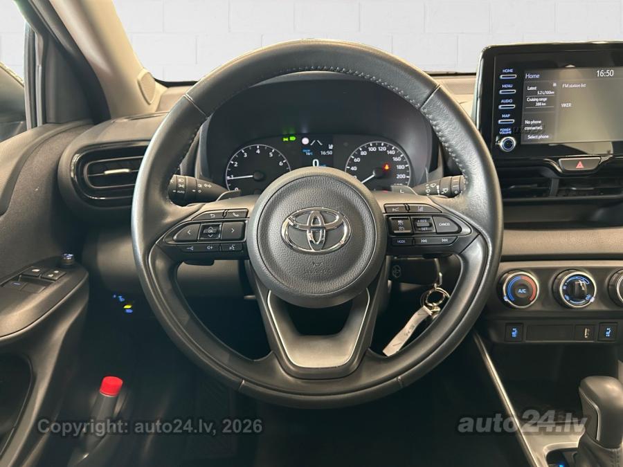 Beige Toyota Yaris 2022 in Parnu, with an engine capacity of 1.50 L and mileage of 41 thousand km for 16290 €, photo 13 on AUTOMOTO.COM.LV