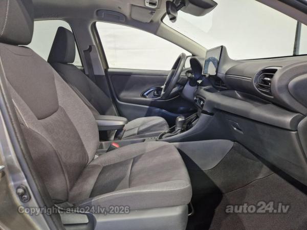 Smilšu krāsa Toyota Yaris 2024 Tallina, ar dzinēja tilpumu 1.50 L un nobraukumu 22 tūkst. km par 21490 €, foto 6 vietnē AUTOMOTO.COM.LV