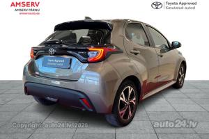 Smilšu krāsa Toyota Yaris 2024 Pērnava, ar dzinēja tilpumu 1.50 L un nobraukumu 26 tūkst. km par 21490 €, foto 2 vietnē AUTOMOTO.COM.LV