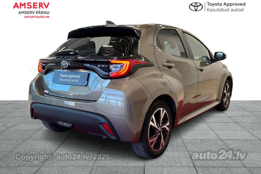 Smilšu krāsa Toyota Yaris 2024 Pērnava, ar dzinēja tilpumu 1.50 L un nobraukumu 26 tūkst. km par 21490 €, foto 2 vietnē AUTOMOTO.COM.LV