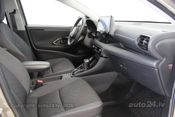 Smilšu krāsa Toyota Yaris 2024 Viljandi, ar dzinēja tilpumu 1.50 L un nobraukumu 24 tūkst. km par 21490 €, foto 6 vietnē AUTOMOTO.COM.LV