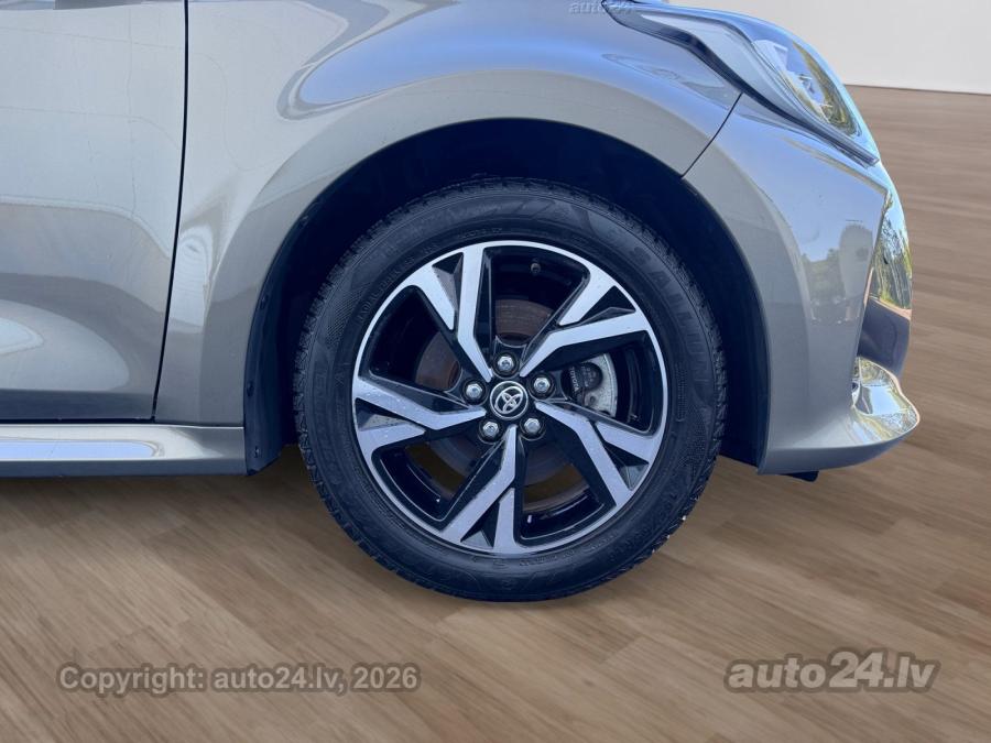 Beige Toyota Yaris 2024 in Paide, with an engine capacity of 1.50 L and mileage of 31 thousand km for 21490 €, photo 16 on AUTOMOTO.COM.LV