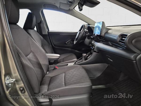 Smilšu krāsa Toyota Yaris 2024 Tallina, ar dzinēja tilpumu 1.50 L un nobraukumu 35 tūkst. km par 21490 €, foto 7 vietnē AUTOMOTO.COM.LV