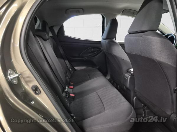 Smilšu krāsa Toyota Yaris 2024 Tallina, ar dzinēja tilpumu 1.50 L un nobraukumu 35 tūkst. km par 21490 €, foto 8 vietnē AUTOMOTO.COM.LV