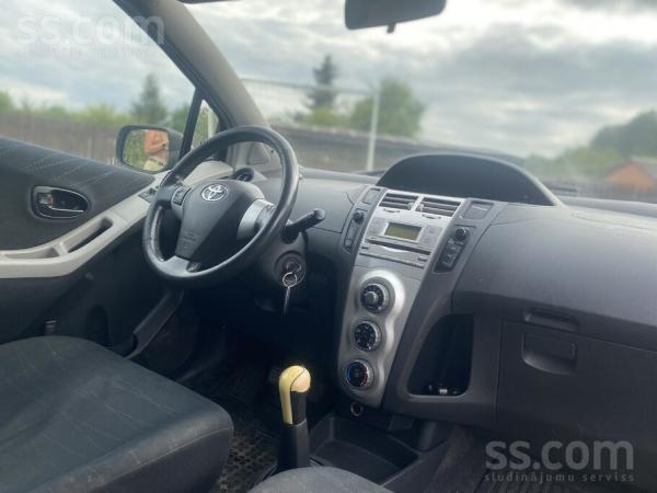 Black Toyota Yaris 2007 in Gulbene, with an engine capacity of 1.40 L and mileage of 330 thousand km for 750 €, photo 8 on AUTOMOTO.COM.LV