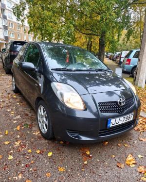Black Toyota Yaris 2007 in Riga, with an engine capacity of 1.40 L and mileage of 312 thousand km for 1500 €, photo  on AUTOMOTO.COM.LV