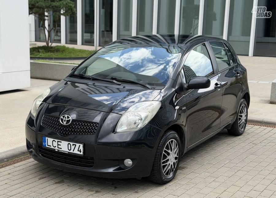 Melns Toyota Yaris 2008 Viļņa, ar dzinēja tilpumu 1.40 L un nobraukumu 208 tūkst. km par 1750 €, foto 1 vietnē AUTOMOTO.COM.LV