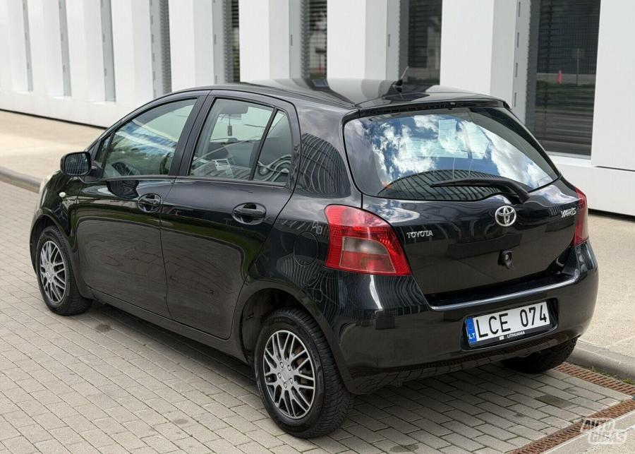 Melns Toyota Yaris 2008 Viļņa, ar dzinēja tilpumu 1.40 L un nobraukumu 208 tūkst. km par 1750 €, foto 4 vietnē AUTOMOTO.COM.LV