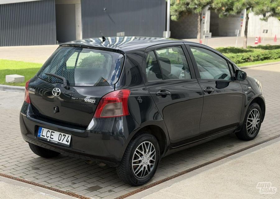 Melns Toyota Yaris 2008 Viļņa, ar dzinēja tilpumu 1.40 L un nobraukumu 208 tūkst. km par 1750 €, foto 6 vietnē AUTOMOTO.COM.LV
