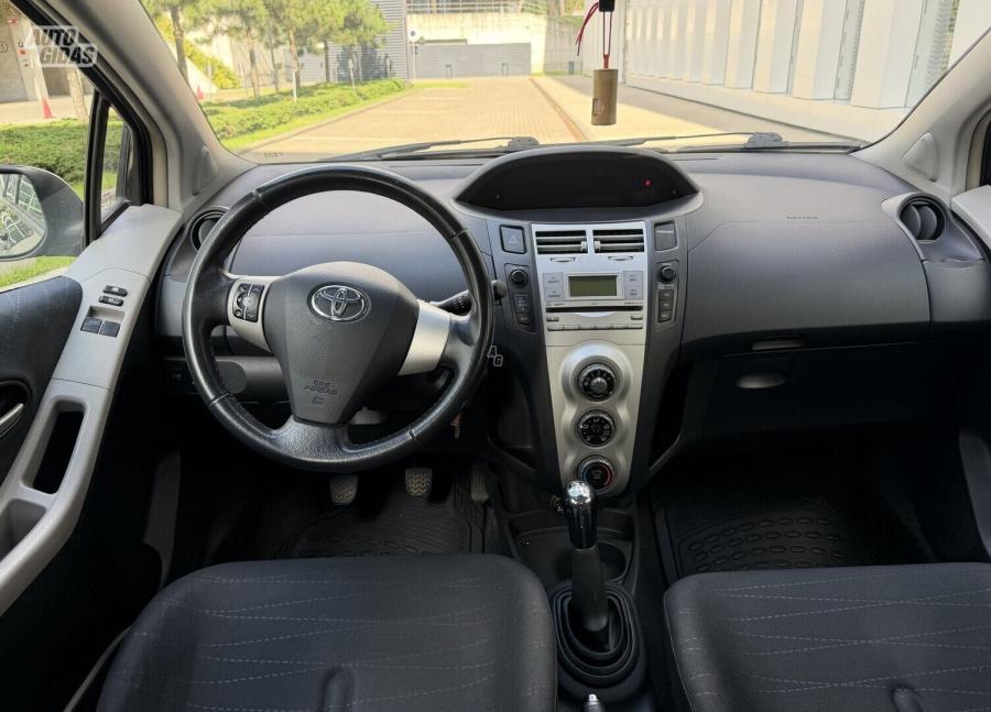 Melns Toyota Yaris 2008 Viļņa, ar dzinēja tilpumu 1.40 L un nobraukumu 208 tūkst. km par 1750 €, foto 11 vietnē AUTOMOTO.COM.LV