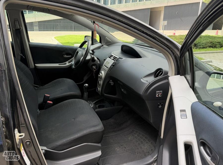 Melns Toyota Yaris 2008 Viļņa, ar dzinēja tilpumu 1.40 L un nobraukumu 208 tūkst. km par 1750 €, foto 14 vietnē AUTOMOTO.COM.LV
