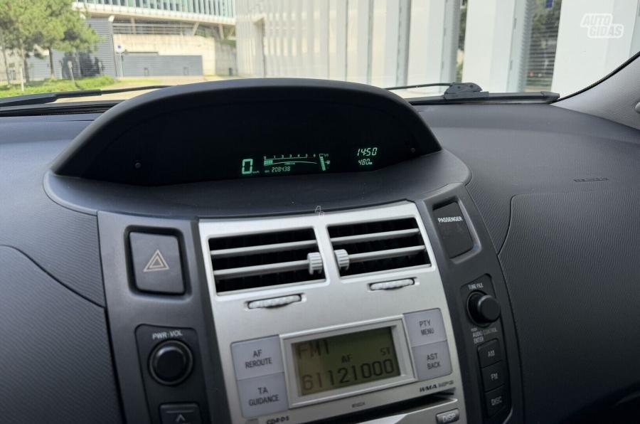 Melns Toyota Yaris 2008 Viļņa, ar dzinēja tilpumu 1.40 L un nobraukumu 208 tūkst. km par 1750 €, foto 15 vietnē AUTOMOTO.COM.LV
