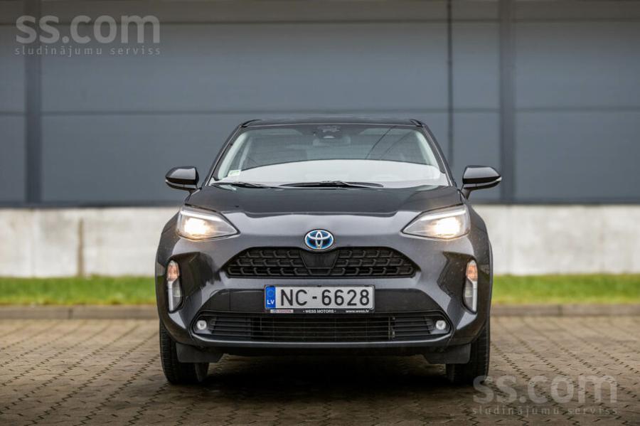 Melns Toyota Yaris 2022 Rīga, ar dzinēja tilpumu 1.50 L un nobraukumu 45 tūkst. km par 22990 €, foto 2 vietnē AUTOMOTO.COM.LV