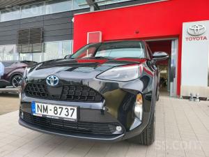 Melns Toyota Yaris 2023 Rīga, ar dzinēja tilpumu 1.50 L un nobraukumu 40 tūkst. km par 22500 €, foto  vietnē AUTOMOTO.COM.LV