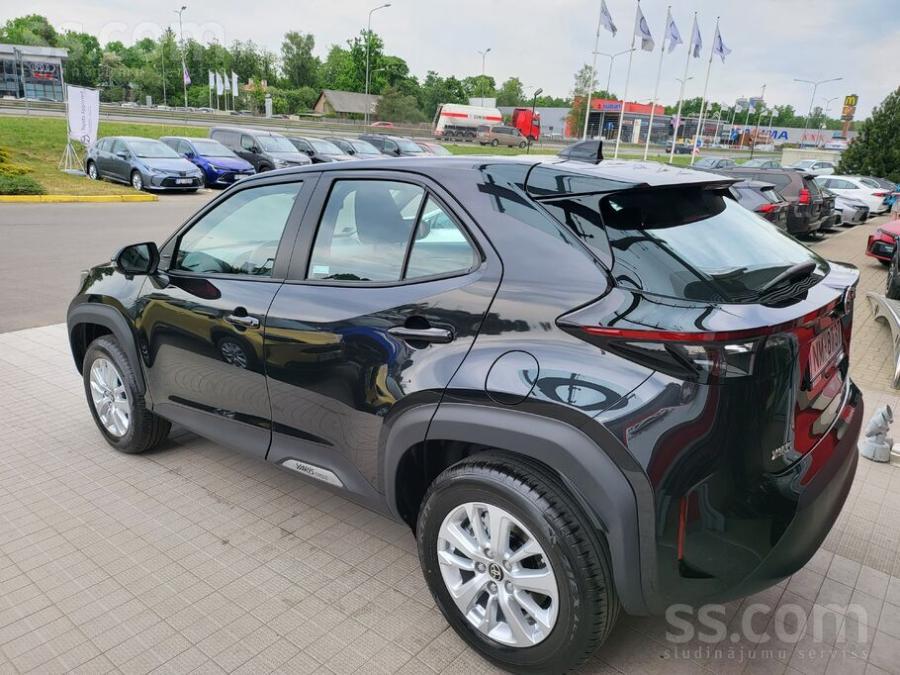 Melns Toyota Yaris 2023 Rīga, ar dzinēja tilpumu 1.50 L un nobraukumu 40 tūkst. km par 22500 €, foto 5 vietnē AUTOMOTO.COM.LV