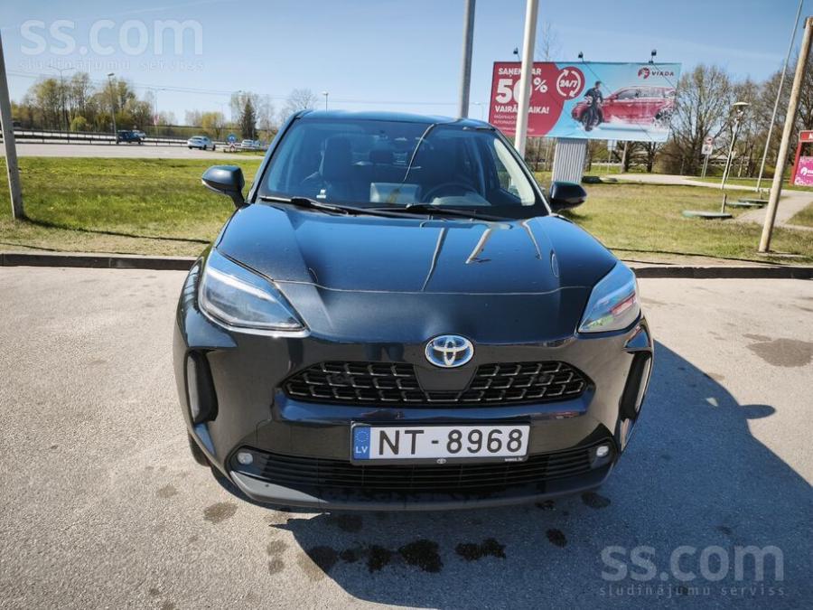Black Toyota Yaris 2024 in Riga, with an engine capacity of 1.50 L and mileage of 15 thousand km for 24200 €, photo 1 on AUTOMOTO.COM.LV