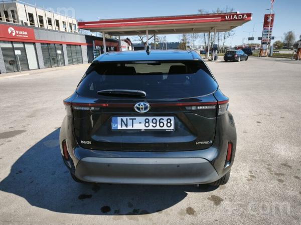 Черный Тойота Ярис 2024 в Рига, объемом двигателя 1.50 л и пробегом 15 тыс. км за 24200 €, фото 5 на AUTOMOTO.COM.LV