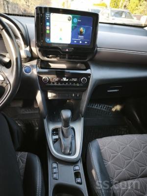 Black Toyota Yaris 2024 in Riga, with an engine capacity of 1.50 L and mileage of 15 thousand km for 24200 €, photo 16 on AUTOMOTO.COM.LV
