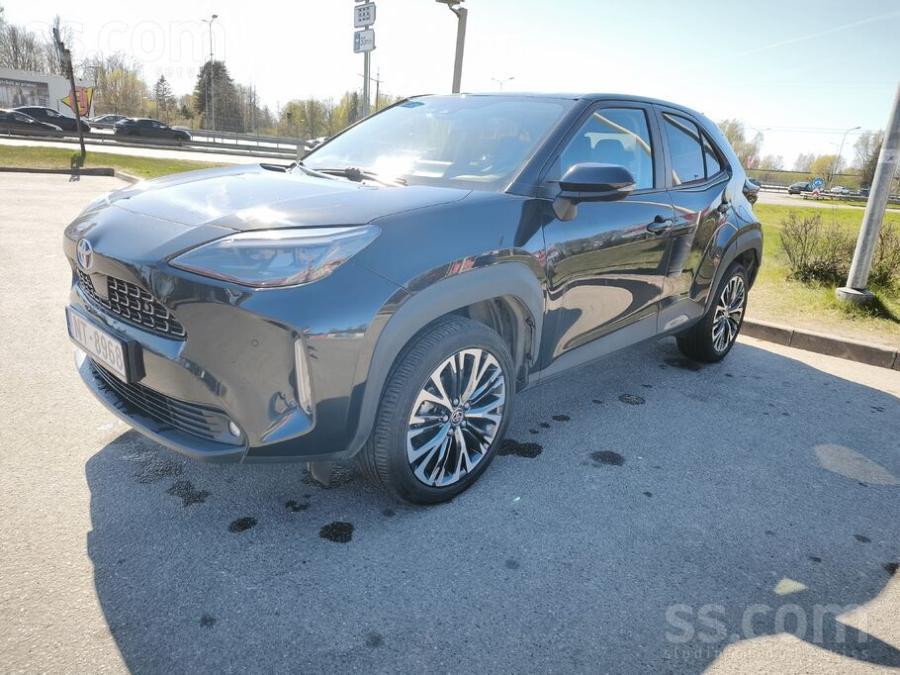 Black Toyota Yaris 2024 in Riga, with an engine capacity of 1.50 L and mileage of 15 thousand km for 24200 €, photo 18 on AUTOMOTO.COM.LV
