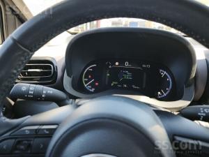 Black Toyota Yaris 2024 in Riga, with an engine capacity of 1.50 L and mileage of 15 thousand km for 24200 €, photo 19 on AUTOMOTO.COM.LV