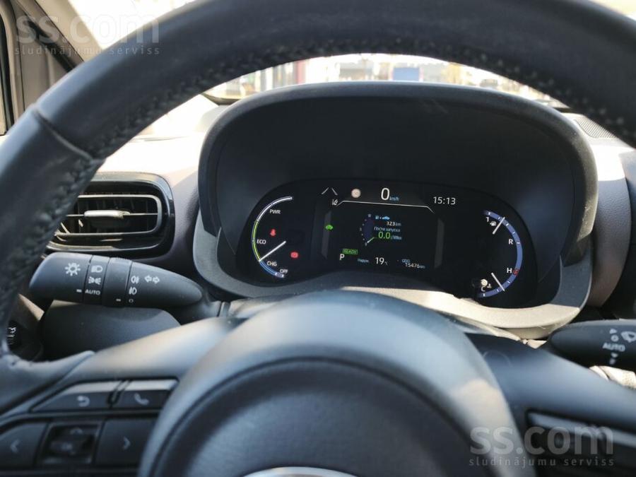 Black Toyota Yaris 2024 in Riga, with an engine capacity of 1.50 L and mileage of 15 thousand km for 24200 €, photo 19 on AUTOMOTO.COM.LV