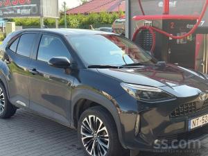 Black Toyota Yaris 2024 in Riga, with an engine capacity of 1.50 L and mileage of 30 thousand km for 23200 €, photo 7 on AUTOMOTO.COM.LV