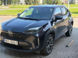 Black Toyota Yaris 2024 in Riga, with an engine capacity of 1.50 L and mileage of 30 thousand km for 23200 €, photo 12 on AUTOMOTO.COM.LV