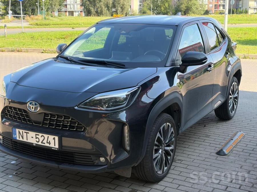 Black Toyota Yaris 2024 in Riga, with an engine capacity of 1.50 L and mileage of 30 thousand km for 23200 €, photo 12 on AUTOMOTO.COM.LV
