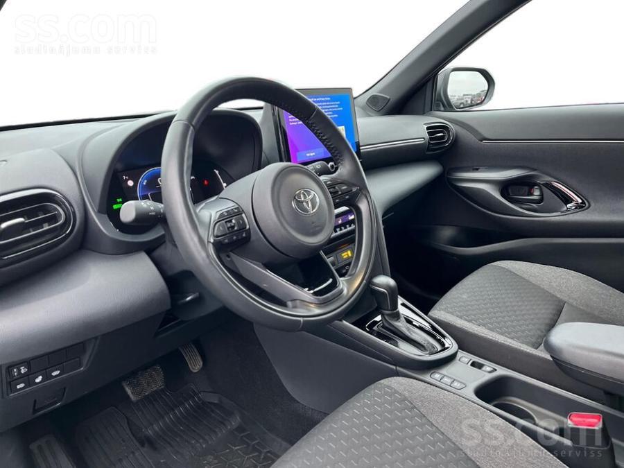 Melns Toyota Yaris 2025 Rīga, ar dzinēja tilpumu 1.50 L un nobraukumu 19 tūkst. km par 23990 €, foto 12 vietnē AUTOMOTO.COM.LV