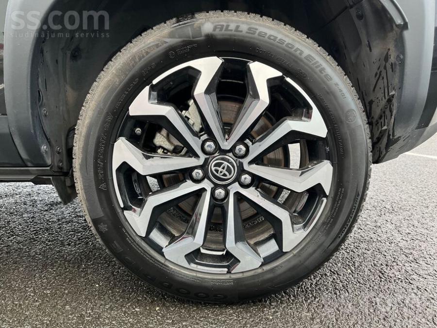 Melns Toyota Yaris 2025 Rīga, ar dzinēja tilpumu 1.50 L un nobraukumu 19 tūkst. km par 23990 €, foto 21 vietnē AUTOMOTO.COM.LV