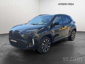 Black Toyota Yaris 2025 in Riga, with an engine capacity of 1.50 L and mileage of 30 thousand km for 23500 €, photo  on AUTOMOTO.COM.LV