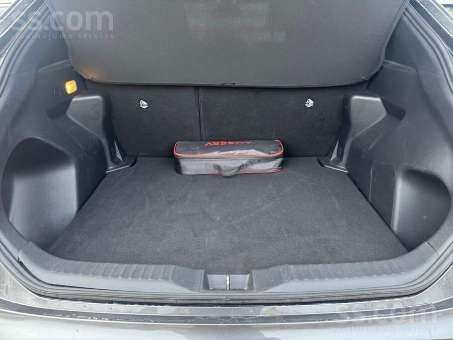Melns Toyota Yaris 2025 Rīga, ar dzinēja tilpumu 1.50 L un nobraukumu 30 tūkst. km par 23500 €, foto 11 vietnē AUTOMOTO.COM.LV