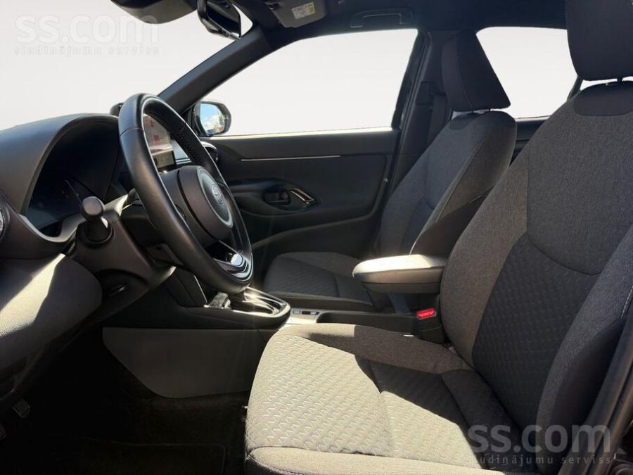 Melns Toyota Yaris 2025 Rīga, ar dzinēja tilpumu 1.50 L un nobraukumu 30 tūkst. km par 23500 €, foto 12 vietnē AUTOMOTO.COM.LV