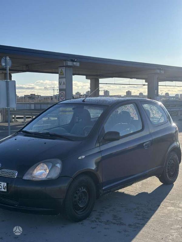 Melns Toyota Yaris 1999 Viļņa, ar dzinēja tilpumu 1.00 L un nobraukumu 279 tūkst. km par 950 €, foto 5 vietnē AUTOMOTO.COM.LV