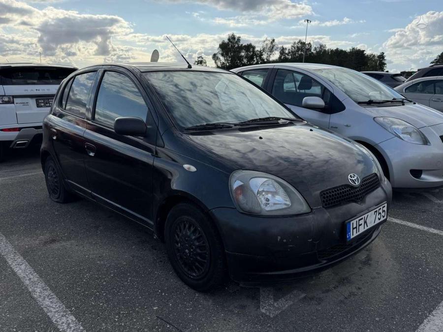 Black Toyota Yaris 1999 in Vilnius, with an engine capacity of 1.00 L and mileage of 250 thousand km for 250 €, photo 1 on AUTOMOTO.COM.LV