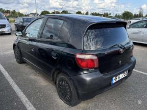Black Toyota Yaris 1999 in Vilnius, with an engine capacity of 1.00 L and mileage of 250 thousand km for 250 €, photo 4 on AUTOMOTO.COM.LV