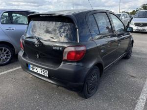 Black Toyota Yaris 1999 in Vilnius, with an engine capacity of 1.00 L and mileage of 250 thousand km for 250 €, photo 5 on AUTOMOTO.COM.LV