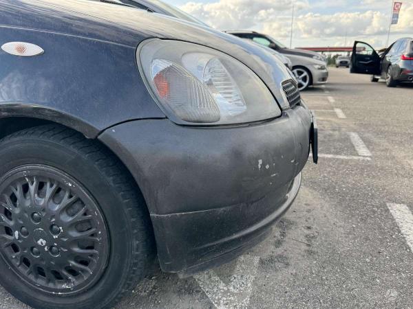 Melns Toyota Yaris 1999 Viļņa, ar dzinēja tilpumu 1.00 L un nobraukumu 250 tūkst. km par 250 €, foto 9 vietnē AUTOMOTO.COM.LV