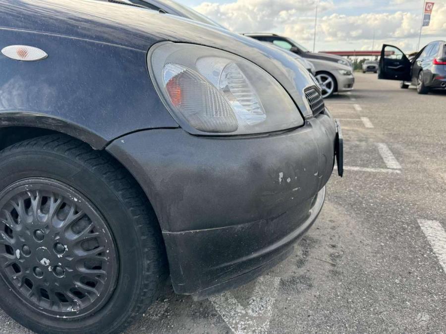 Black Toyota Yaris 1999 in Vilnius, with an engine capacity of 1.00 L and mileage of 250 thousand km for 250 €, photo 10 on AUTOMOTO.COM.LV
