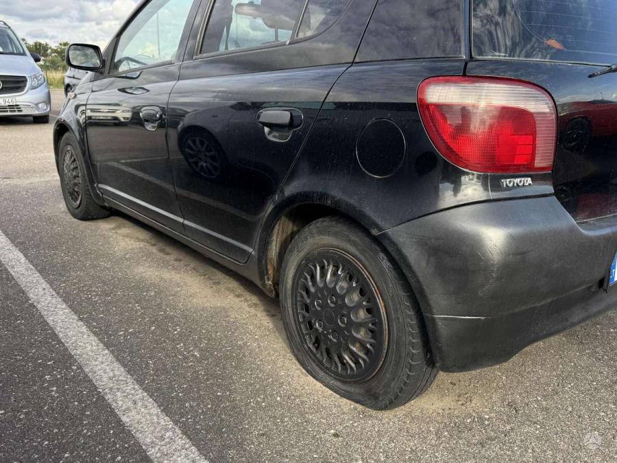 Black Toyota Yaris 1999 in Vilnius, with an engine capacity of 1.00 L and mileage of 250 thousand km for 250 €, photo 13 on AUTOMOTO.COM.LV