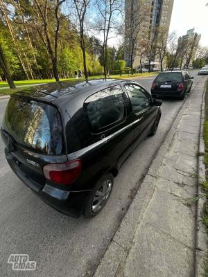 Melns Toyota Yaris 2000 Viļņa, ar dzinēja tilpumu 1.30 L un nobraukumu 158 tūkst. km par 999 €, foto 3 vietnē AUTOMOTO.COM.LV